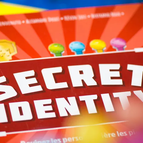 Test du jeu SECRET IDENTITY - Adayagame